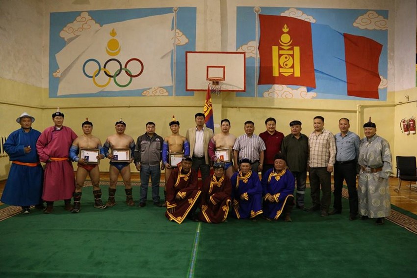 Цогтцэций сумын аварга шалгаруулах бөхийн барилдаан боллоо