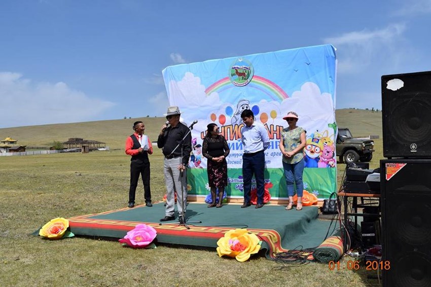 олон улсын хүүхдийн эрхийг хамгаалах өдрийг тэмдэглэн өнгөрүүллээ