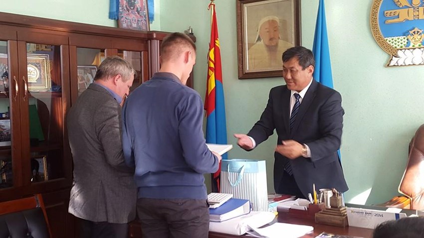 Баянхонгор аймагт Энергийн модыг тарьж ургуулж байна