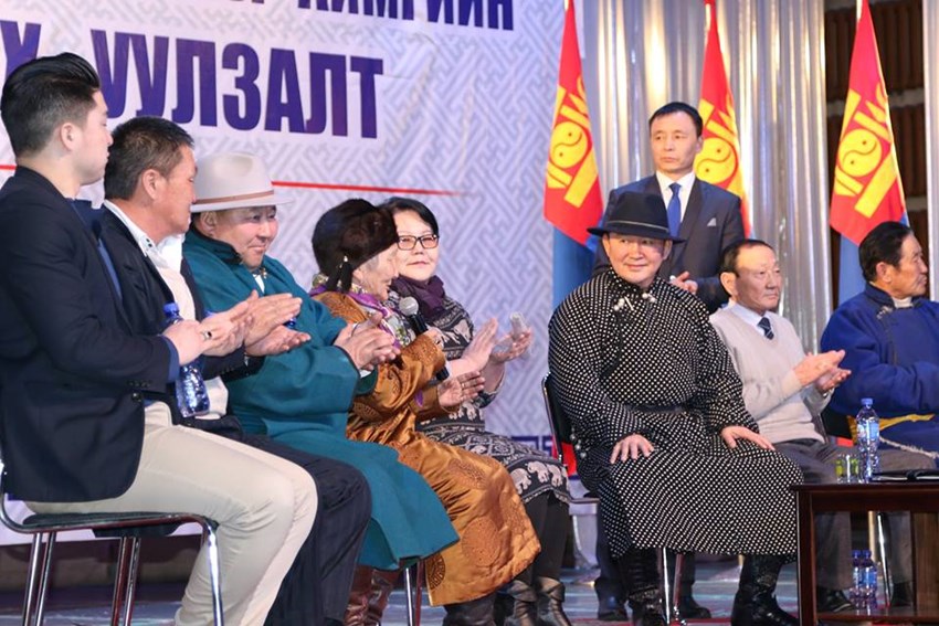 Монгол Улсын Ерөнхийлөгч Х Баттулга Дархан Уул аймгийн иргэдтэй уулзлаа