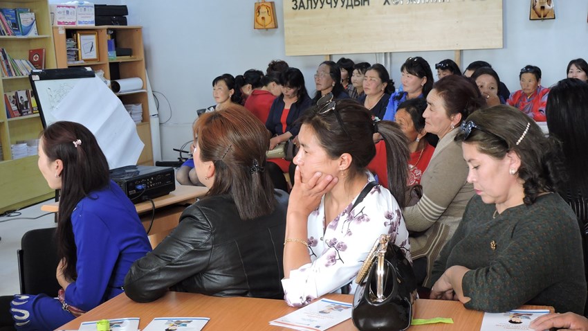 ЭМЭГТЭЙЧҮҮД “ХҮҮХДИЙН ӨМНӨ ҮҮРЭГ ХҮЛЭЭГЧДИЙН ХАРИУЦЛАГА” СЭДВИЙН