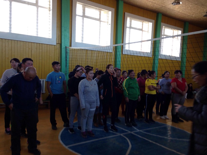 Нээлттэй хаалганы өдрөөр иргэдийн дунд гар бөмбөгийн тэмцээн зохион