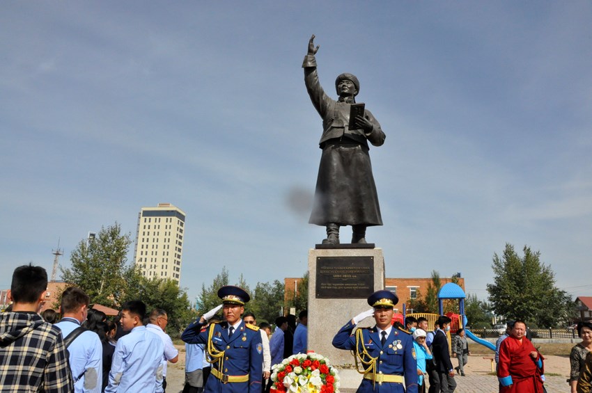 Улс төрийн хилс хэрэгт хэлмэгдэгсдийн дурсгалыг хүндэтгэв