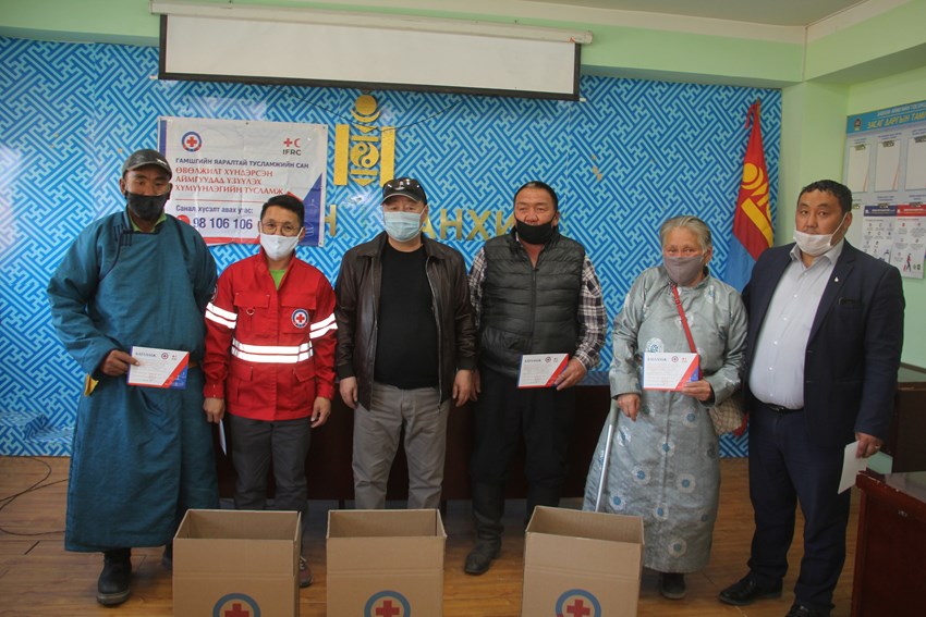 МОНГОЛЫН УЛААН ЗАГАЛМАЙН ХОРООНООС МАЛЧДАД ТУСЛАМЖ ҮЗҮҮЛЛЭЭ